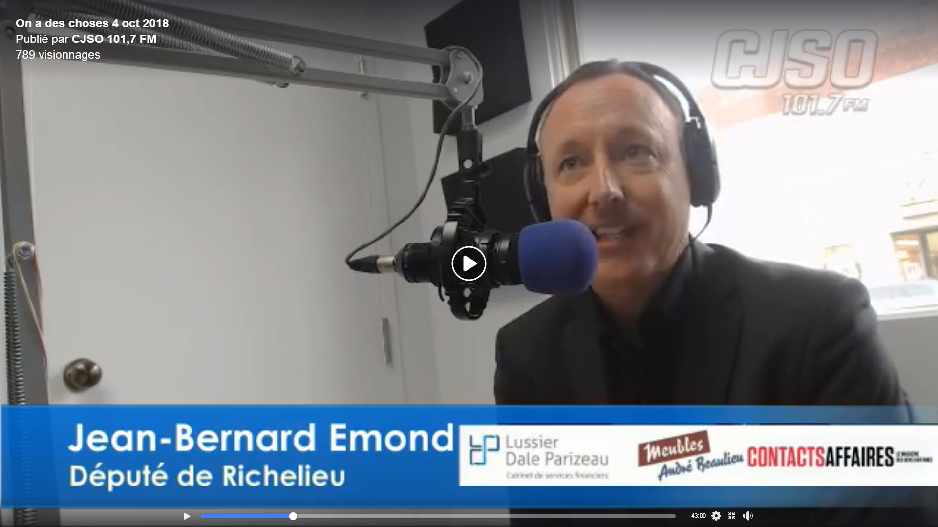 Jean-Bernard Émond de derrière nos micros à derrière un bar - CJSO